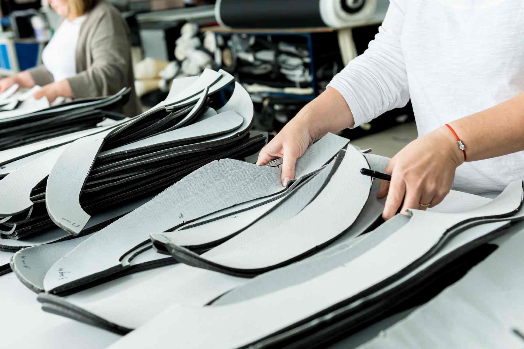 Pui Yu Industrial ( H.K.) Company – 入口商, 出口商, 批發商, 零售商